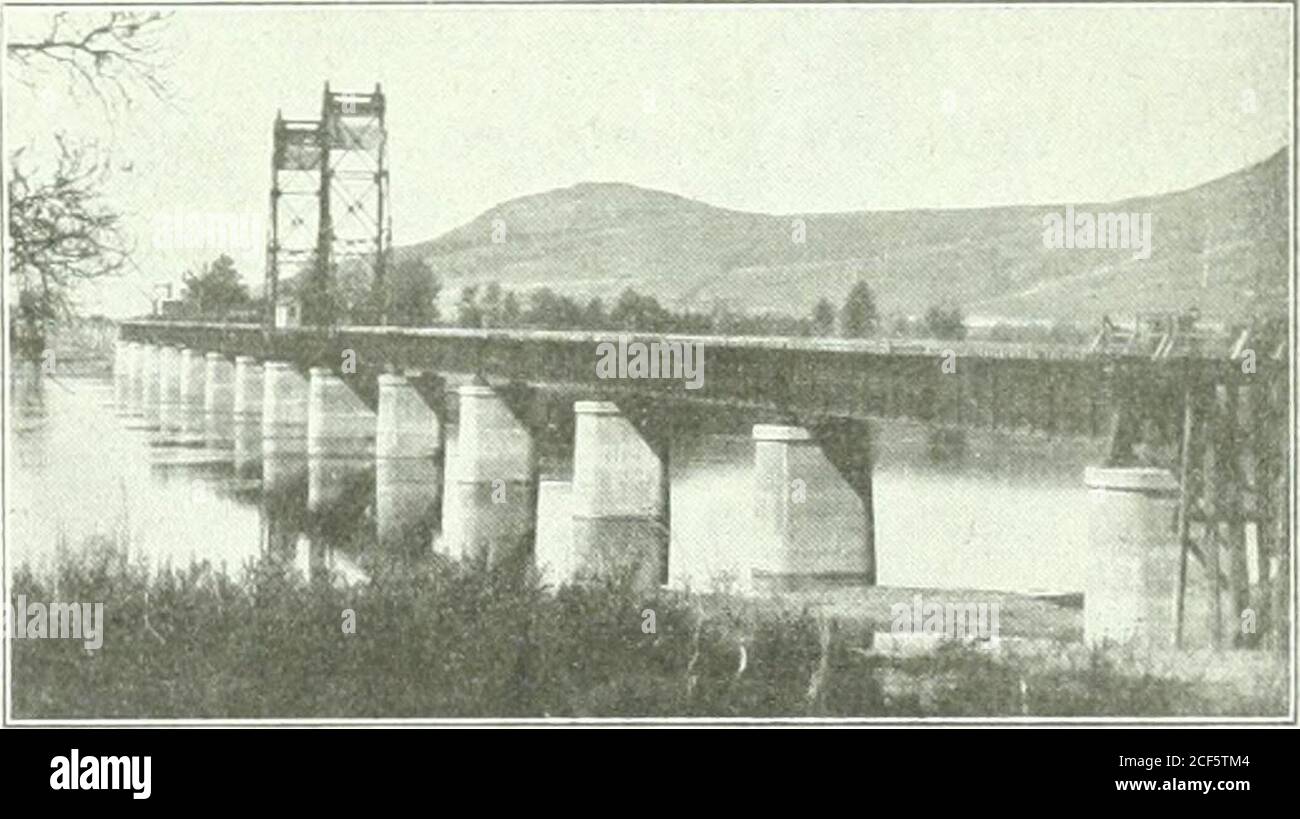 Yellowhead pass railway hi-res stock photography and images - Alamy