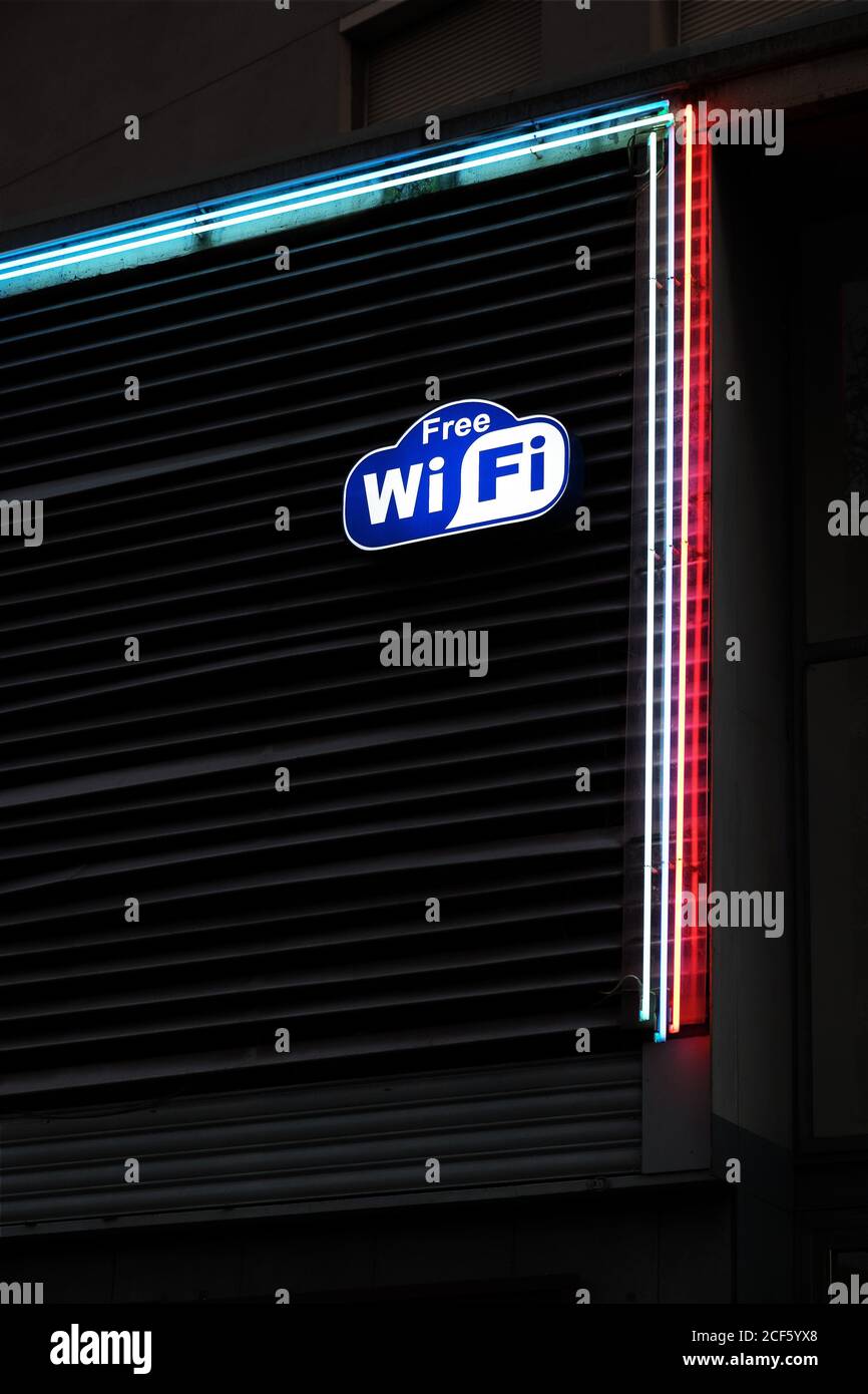 Wi fi sign hi-res stock photography and images - Alamy