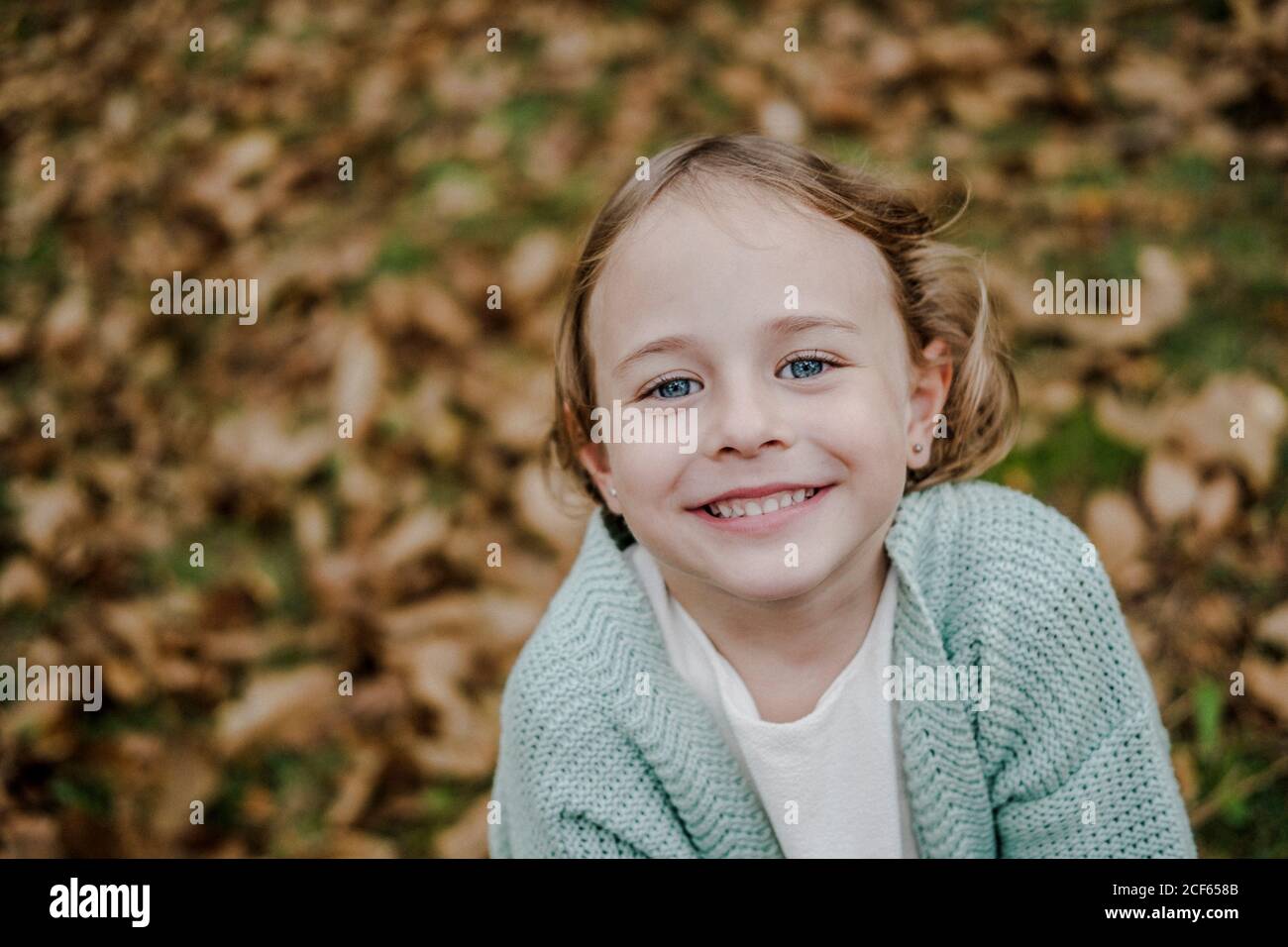Child looking into camera hi-res stock photography and images - Alamy