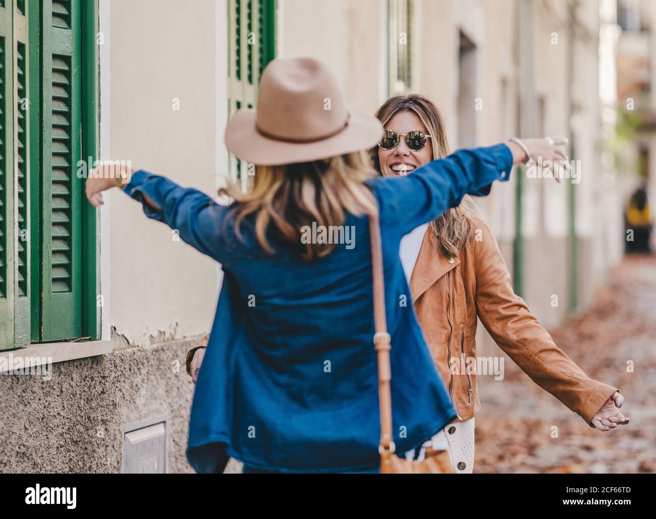 Friends hug greeting hi-res stock photography and images - Alamy