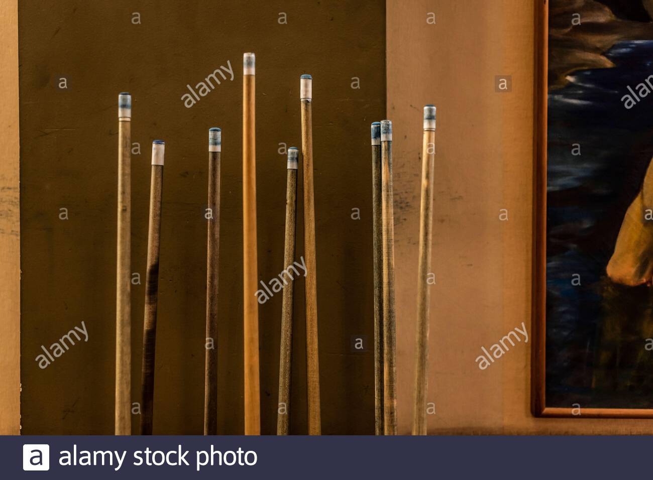 Cue sticks hi-res stock photography and images - Alamy