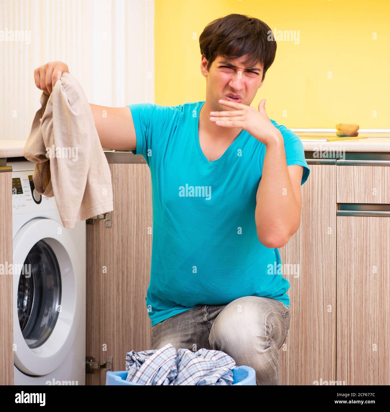 Man smelling laundry detergent hi-res stock photography and images - Alamy