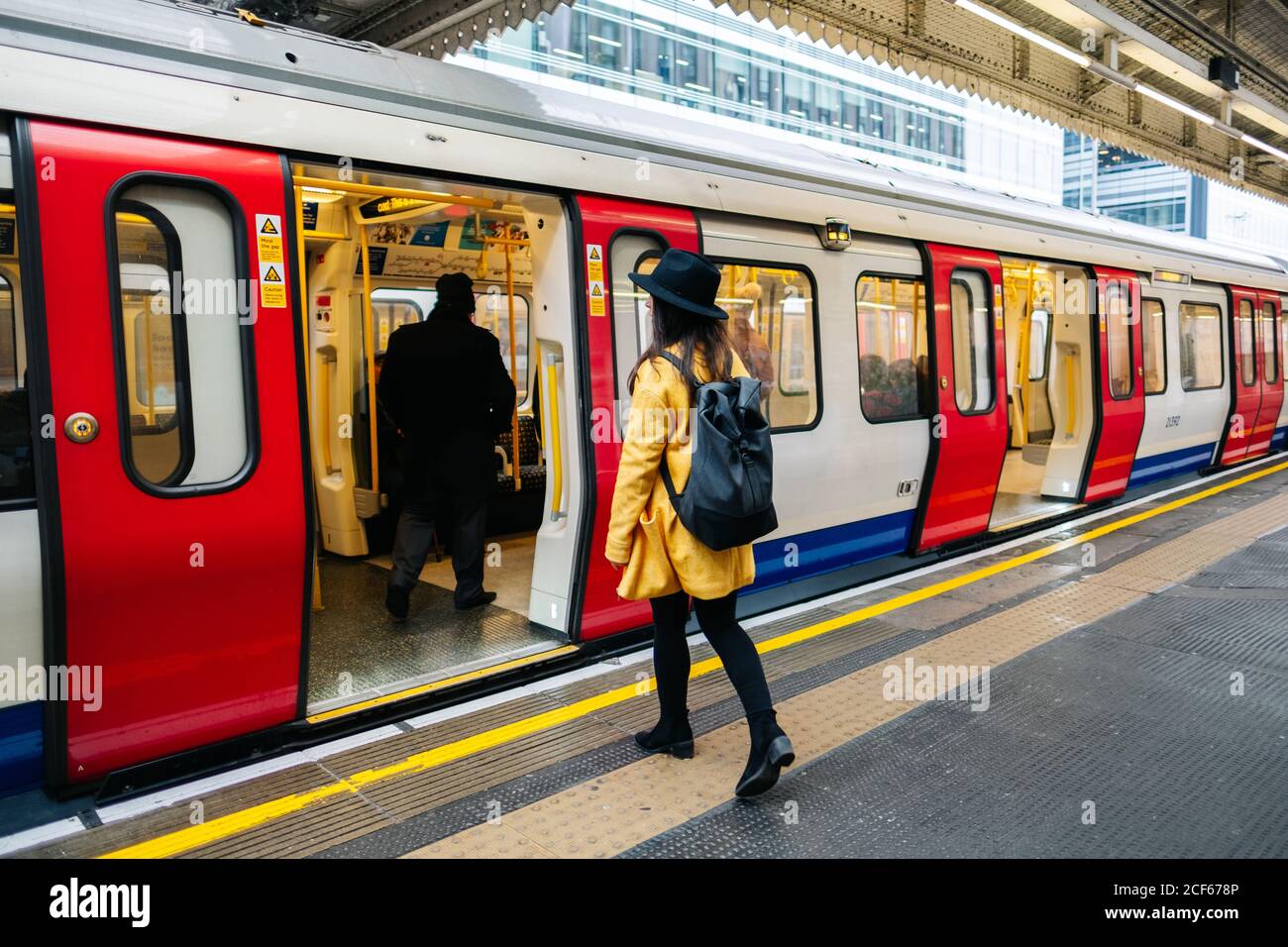 London underground train side view hi-res stock photography and images ...
