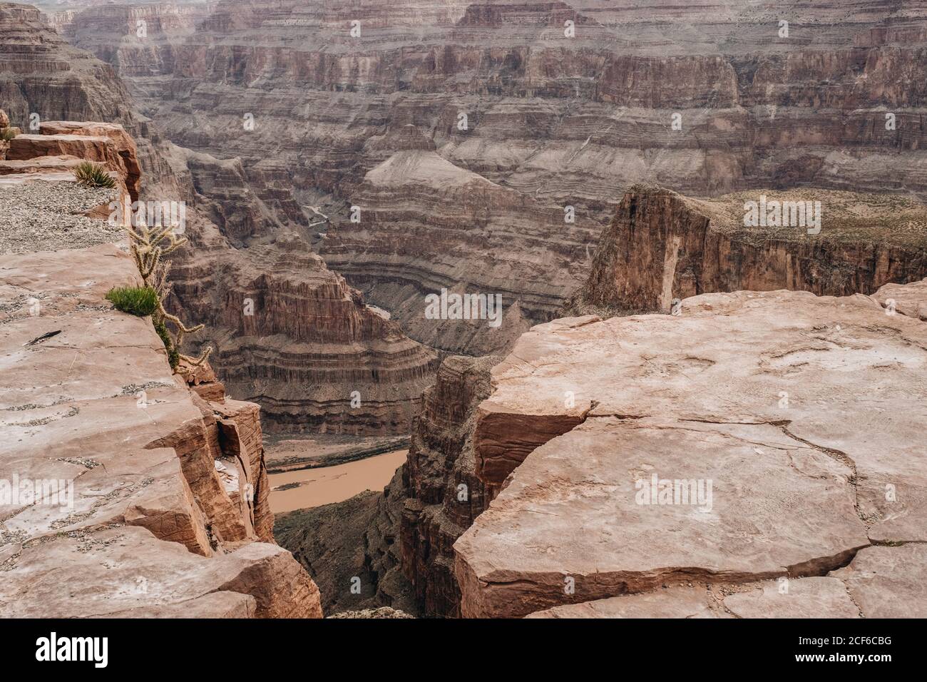 Crack in cliff hi-res stock photography and images - Alamy