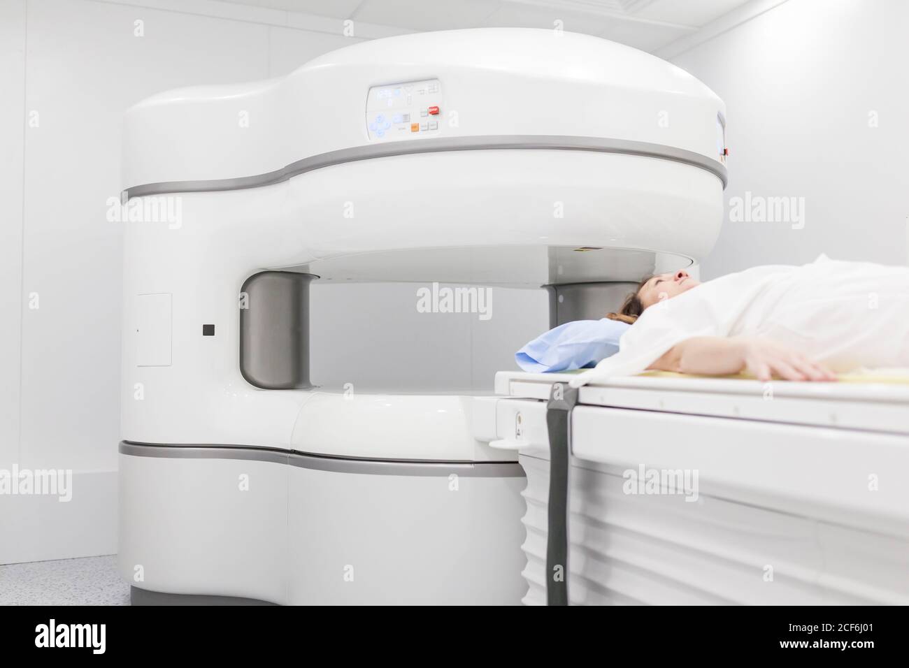 Open mri hi-res stock photography and images - Alamy
