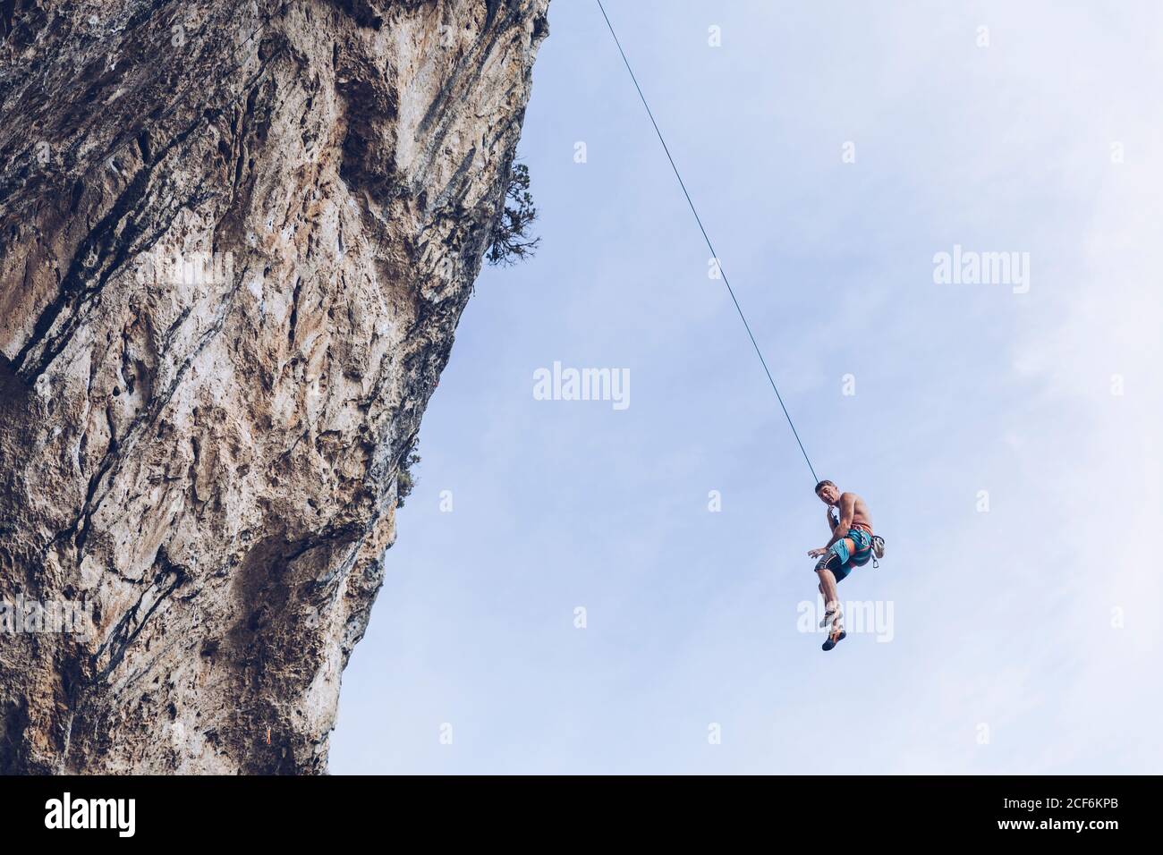 Rope hanging cliff hi-res stock photography and images - Alamy
