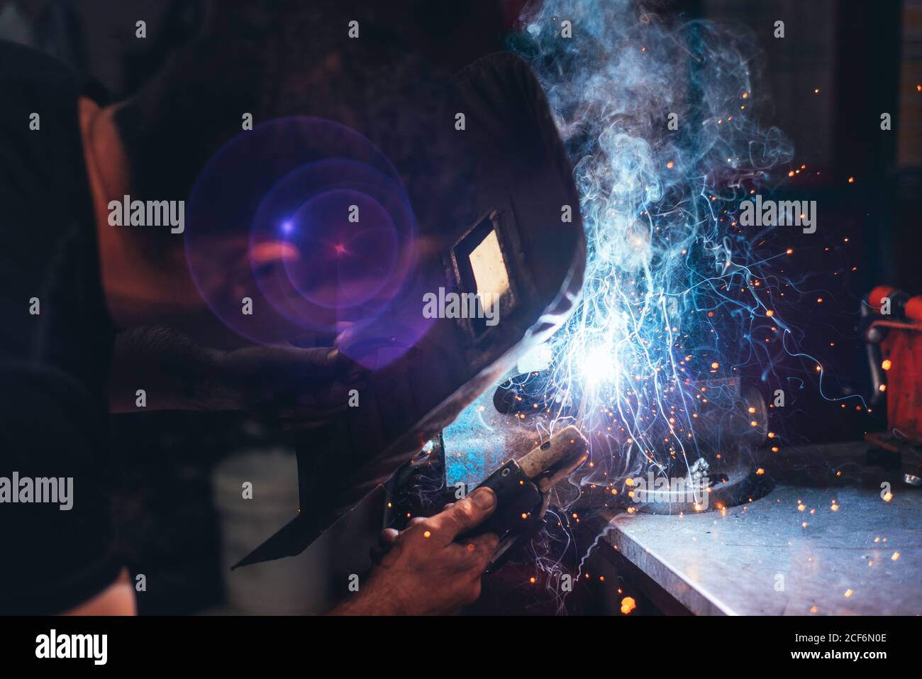Professional welder in mask welding metal Stock Photo - Alamy