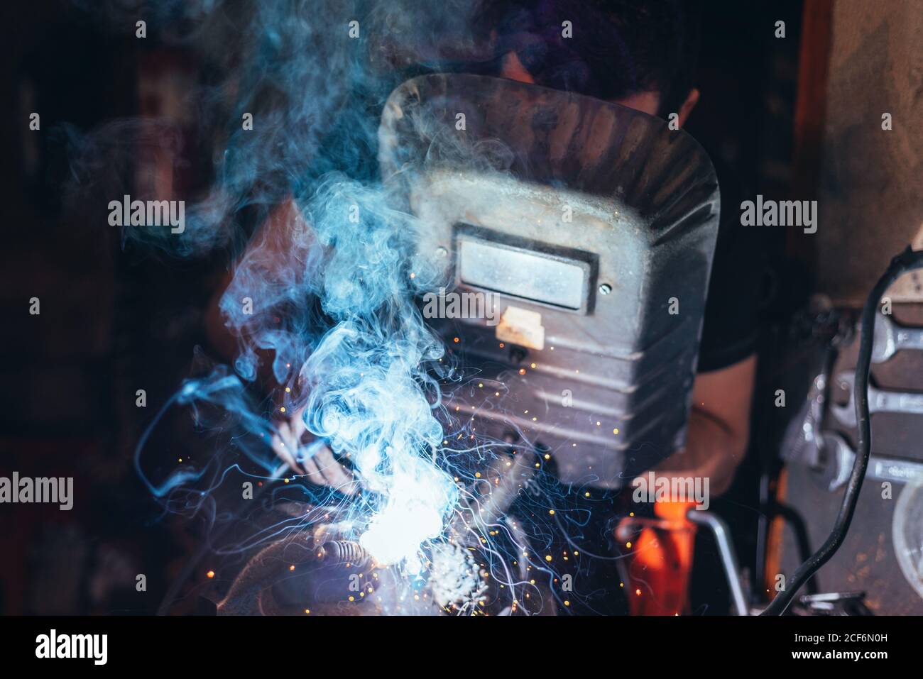 Welder mask hi-res stock photography and images - Alamy