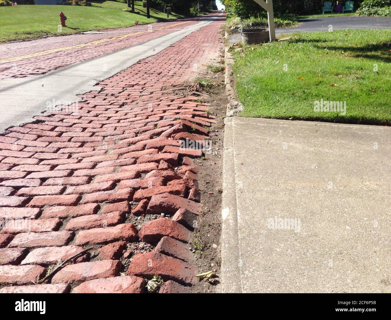 Buckling hi-res stock photography and images - Alamy