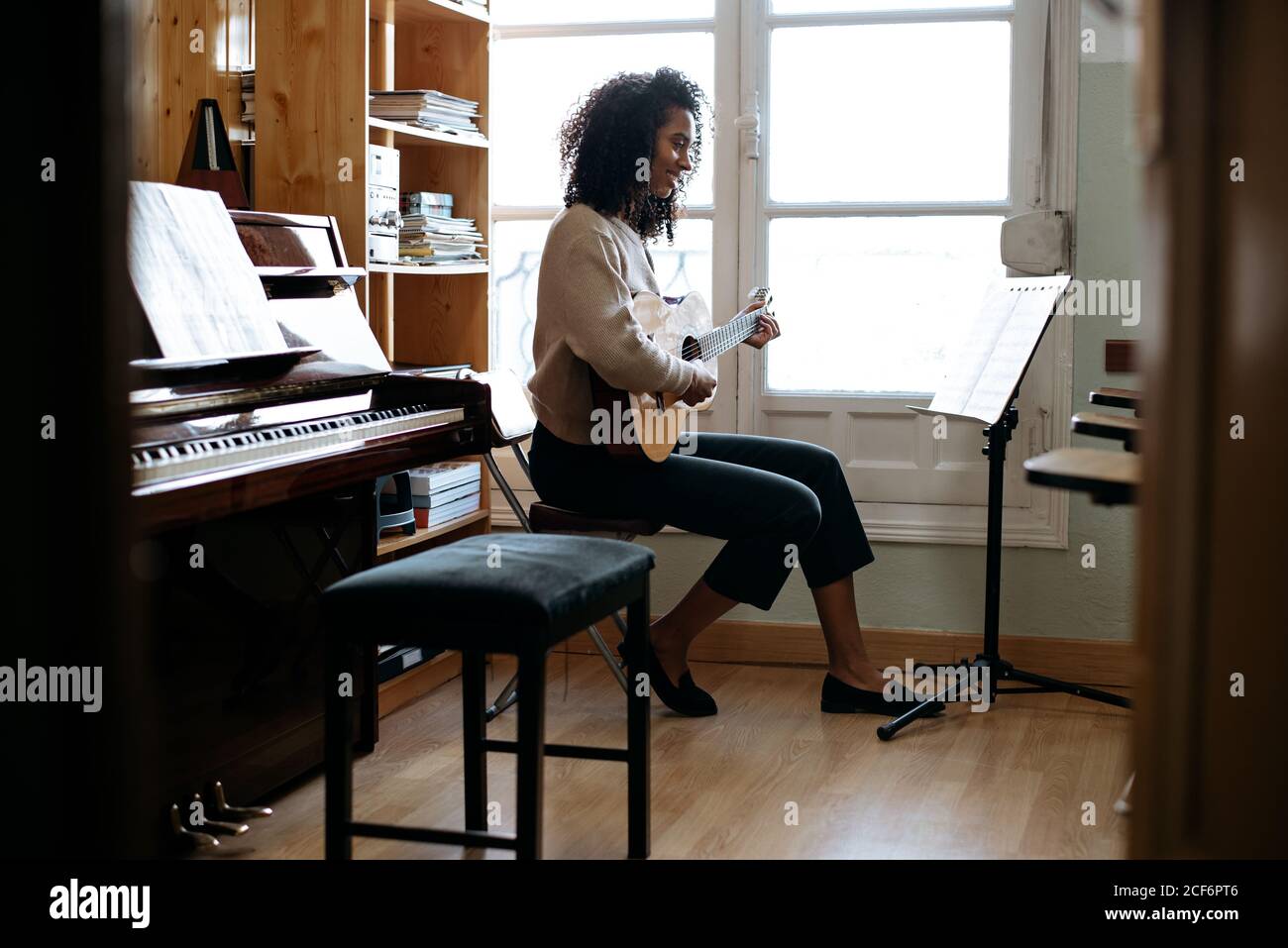 Woman black recording studio hi-res stock photography and images - Alamy