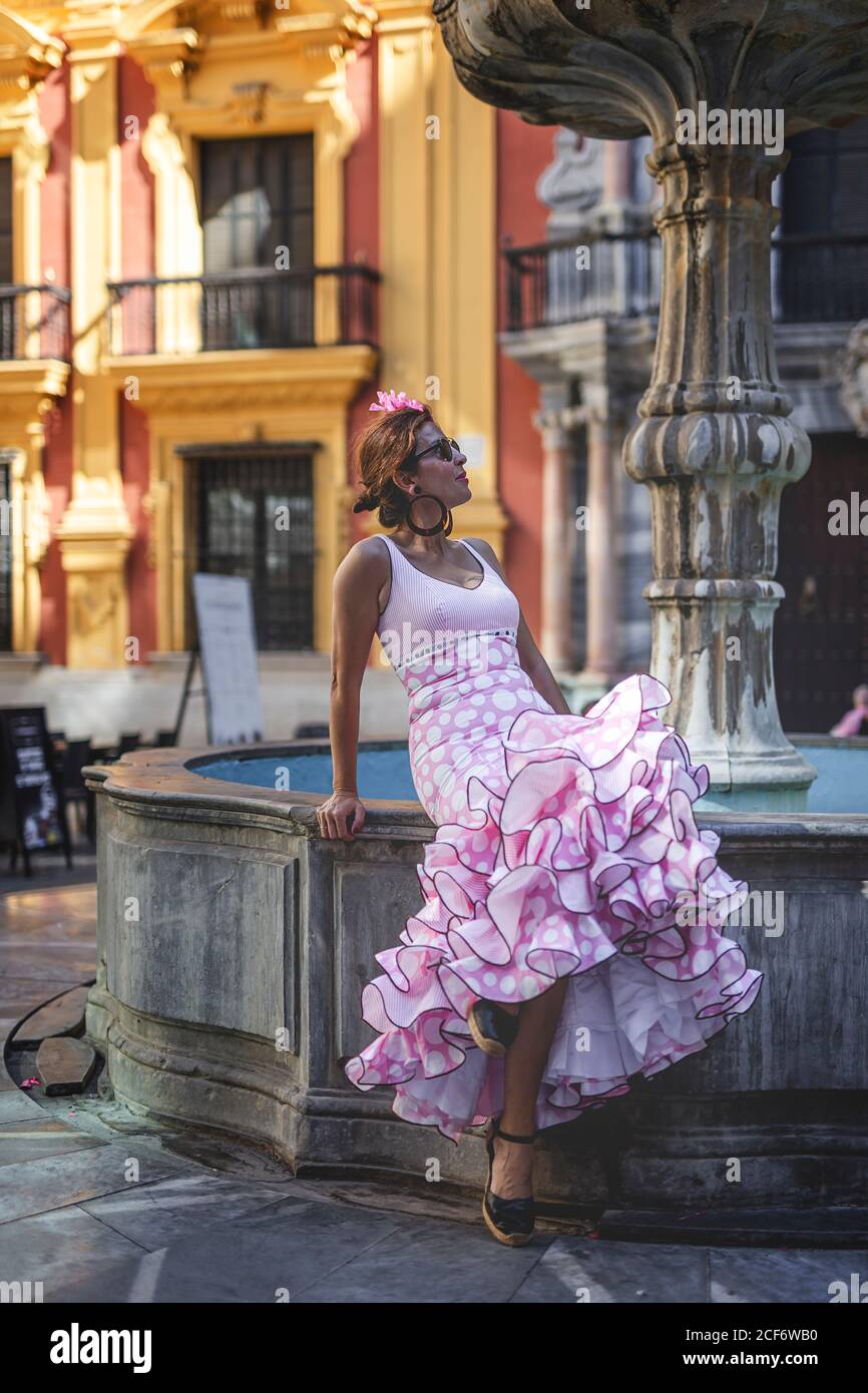 Eccentric pose hi-res stock photography and images - Alamy