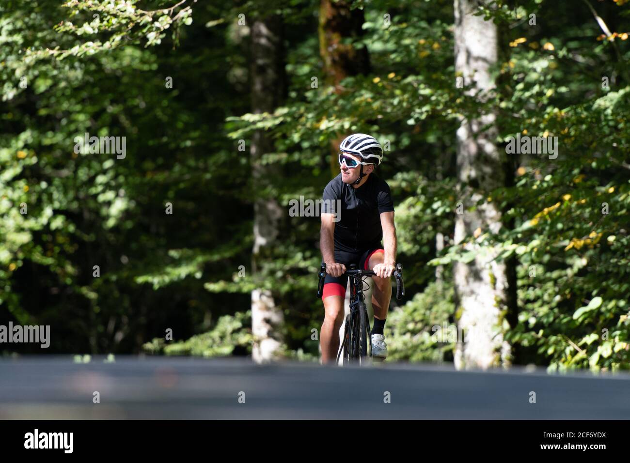 Professional cyclist hi-res stock photography and images - Alamy