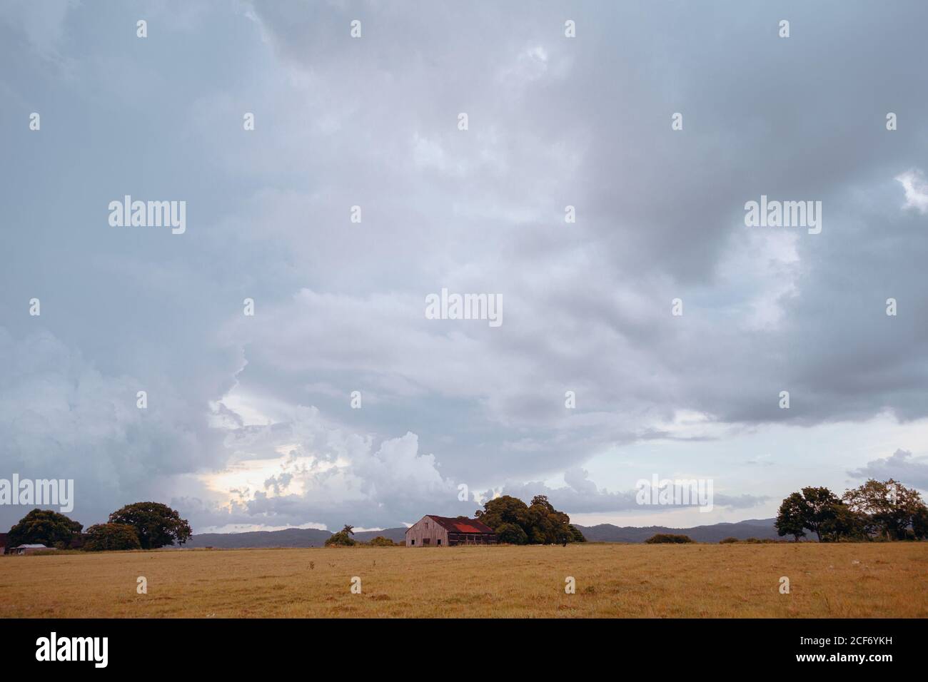 Empty house tour hi-res stock photography and images - Alamy