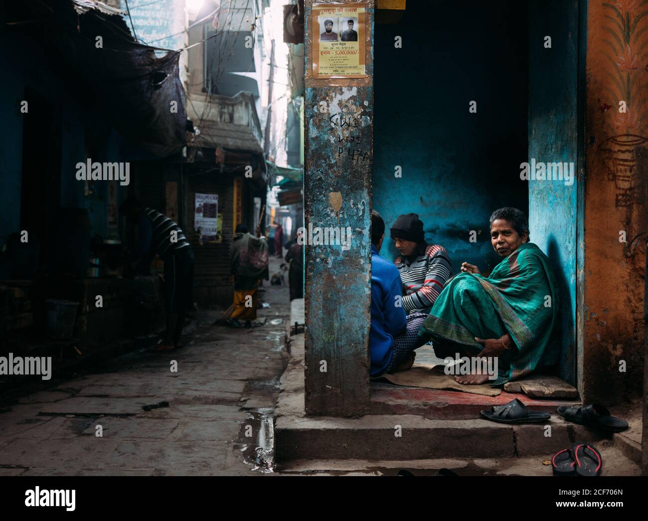 Side view aged poor woman hi-res stock photography and images - Alamy