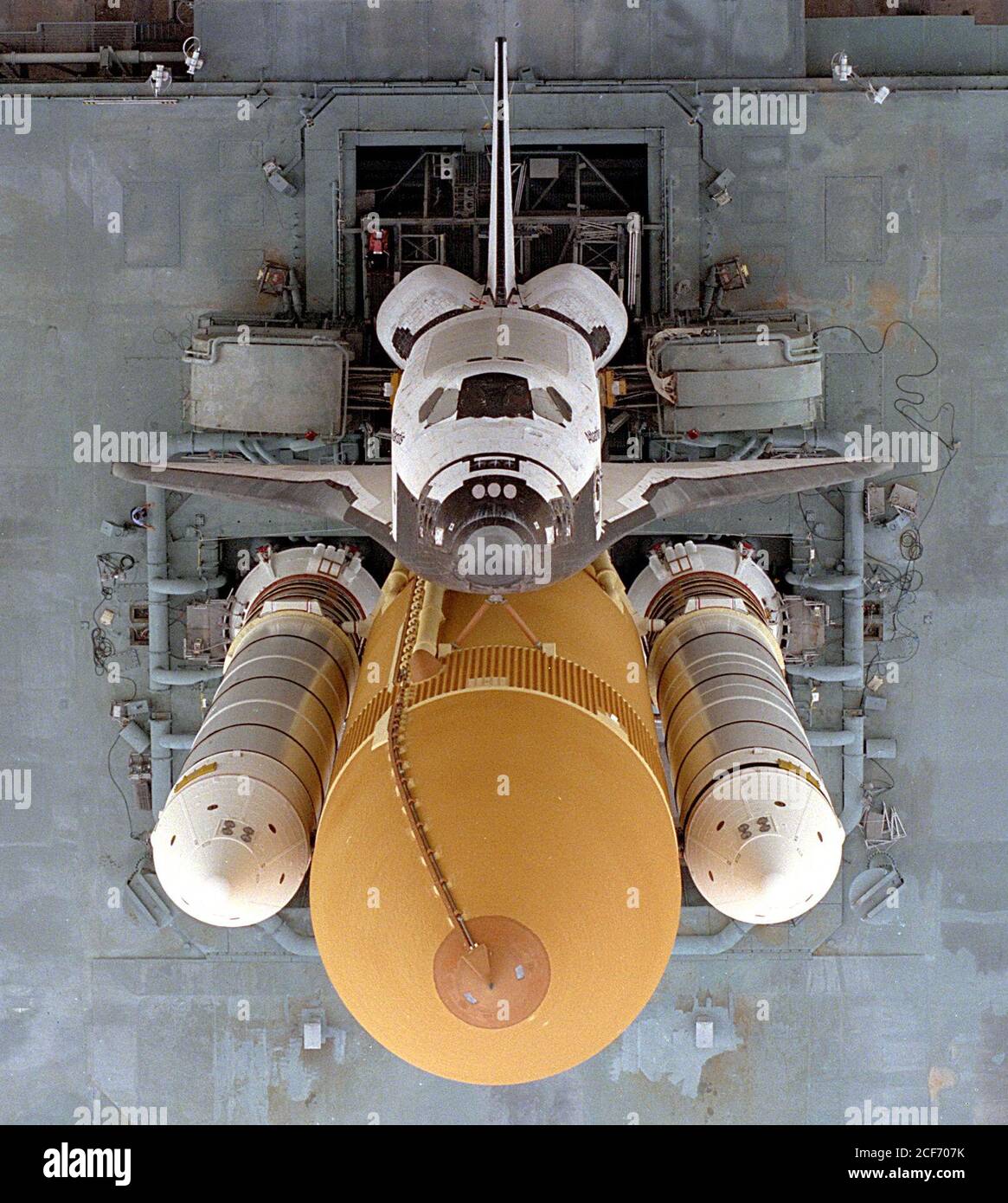 Space shuttle on crawler hi-res stock photography and images - Alamy