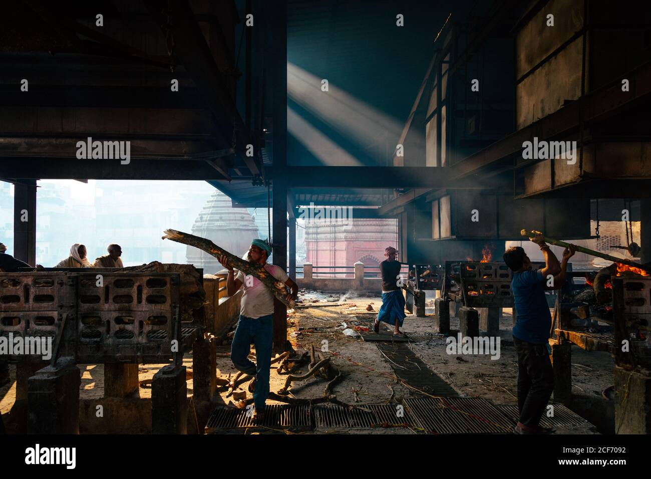 Indian men setting fire pyre hi-res stock photography and images - Alamy