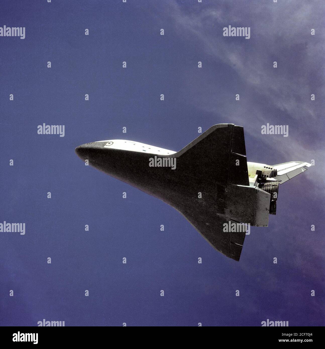Underside of space shuttle hi-res stock photography and images - Alamy