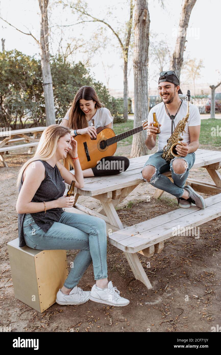 Young musicians hi-res stock photography and images - Alamy