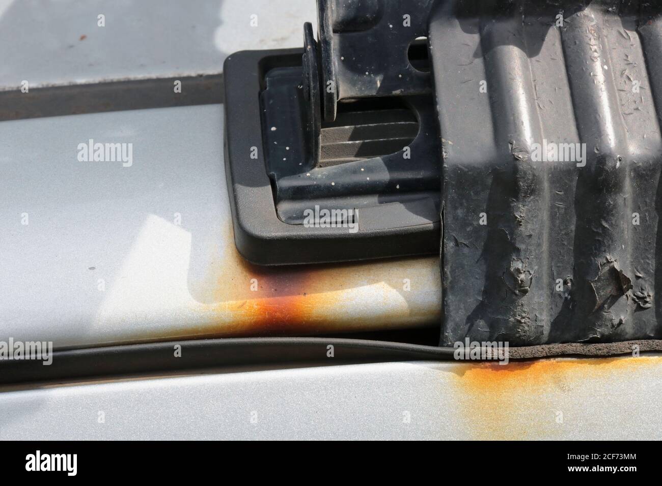 Body rust on white car hi-res stock photography and images - Alamy