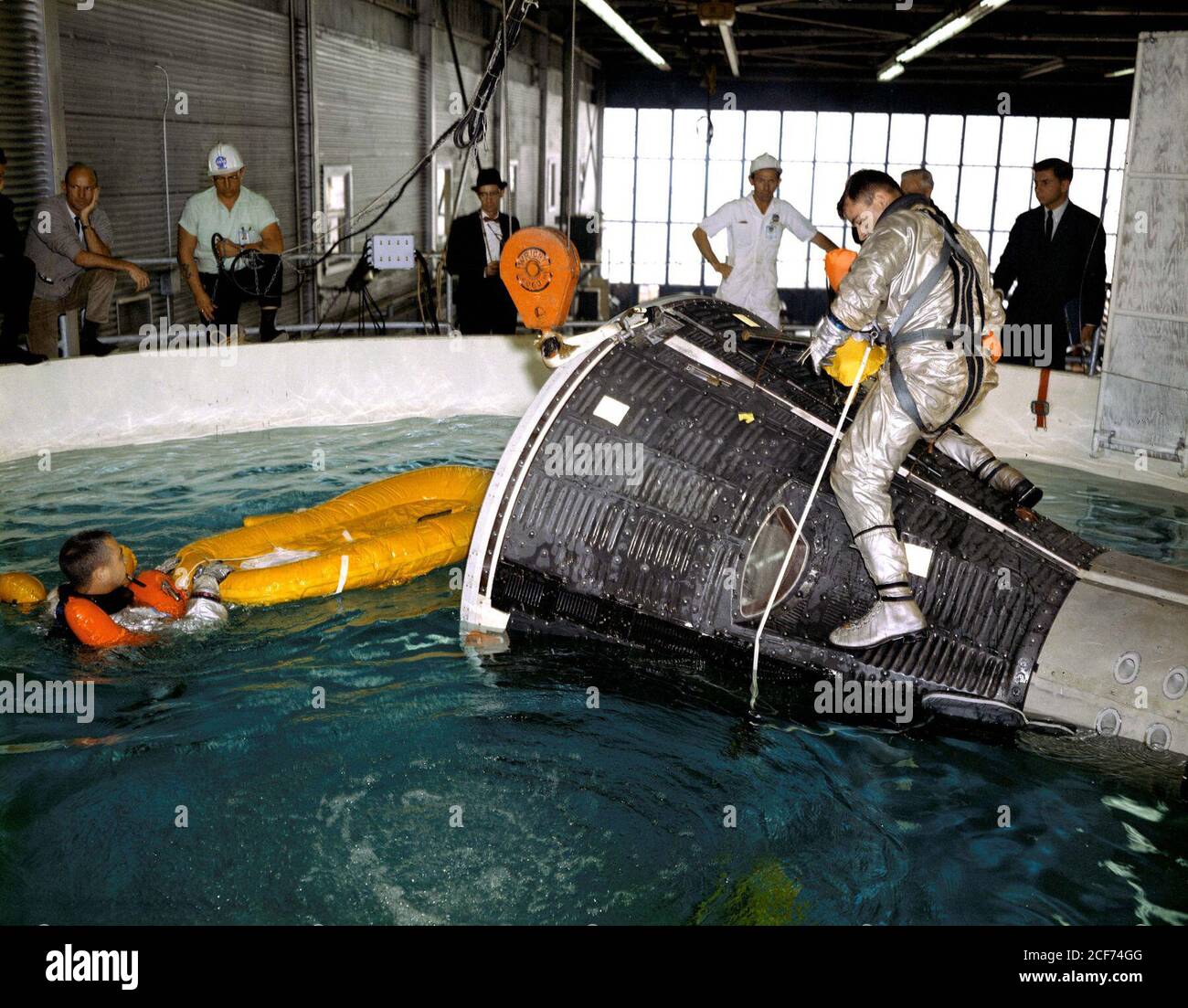 World view space capsule hi-res stock photography and images - Alamy