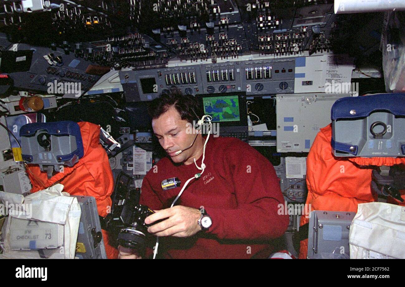 Space shuttle columbia view of earth hi-res stock photography and ...