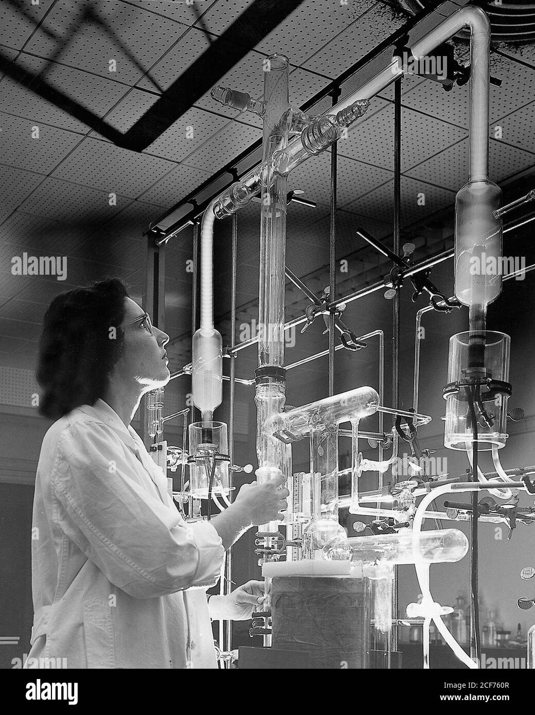 Atomic laboratory experiment hi-res stock photography and images - Alamy