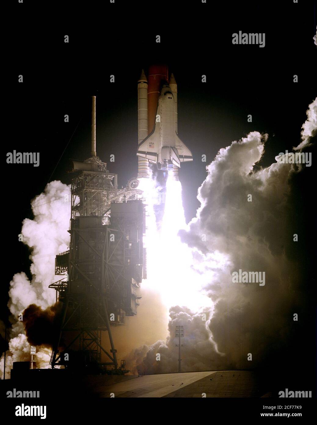 1997 space shuttle launch hi-res stock photography and images - Alamy
