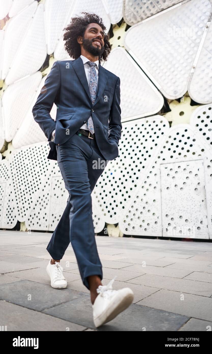 Office worker walking hi-res stock photography and images - Alamy