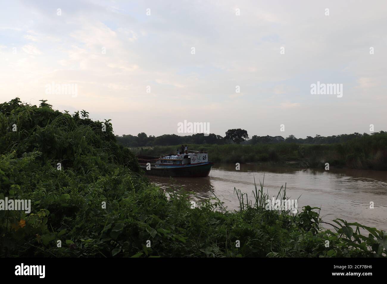 Troller boat in the river Stock Photo - Alamy