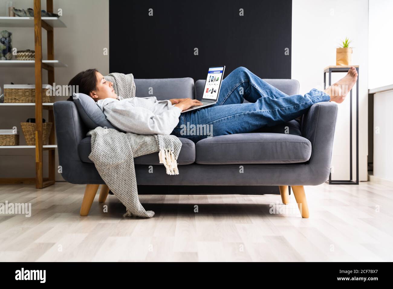 Women with laptop on sofa hi-res stock photography and images - Alamy