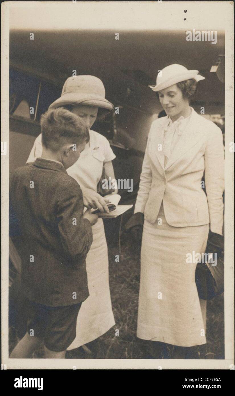 Jean batten hi-res stock photography and images - Alamy