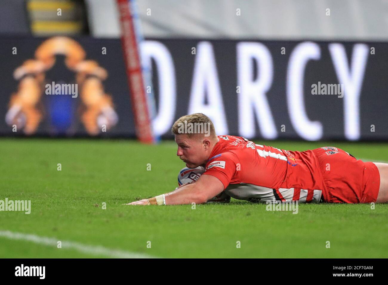 Luke Yates of Salford Red Devils goes over for a try Stock Photo - Alamy