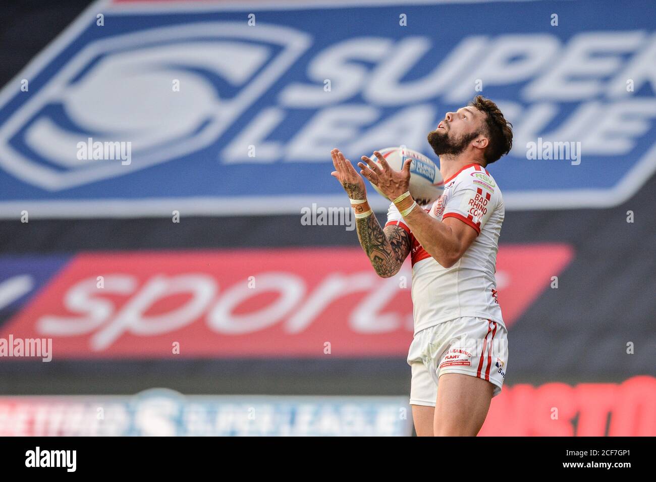 Will Dagger of Hull Kingston Rovers takes high ball Stock Photo - Alamy