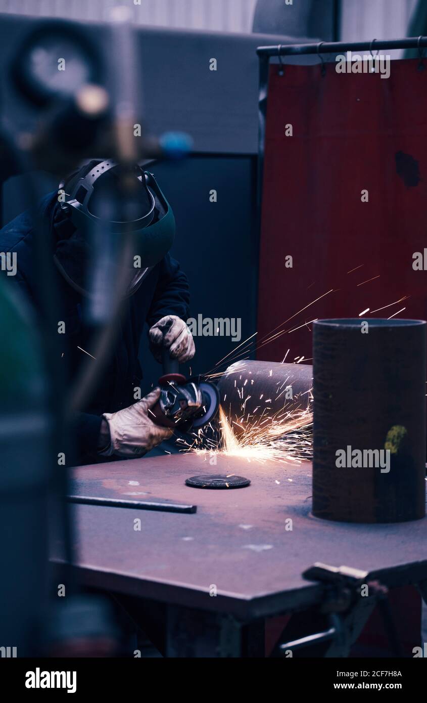 Professional welder in mask welding metal Stock Photo - Alamy