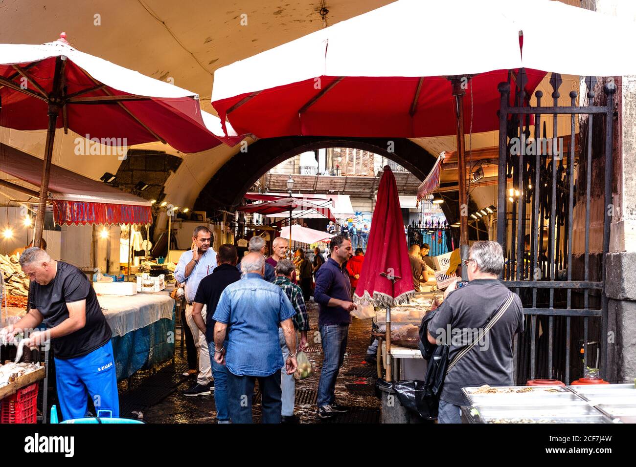 Stall stalls booth market crowd hi-res stock photography and images - Alamy