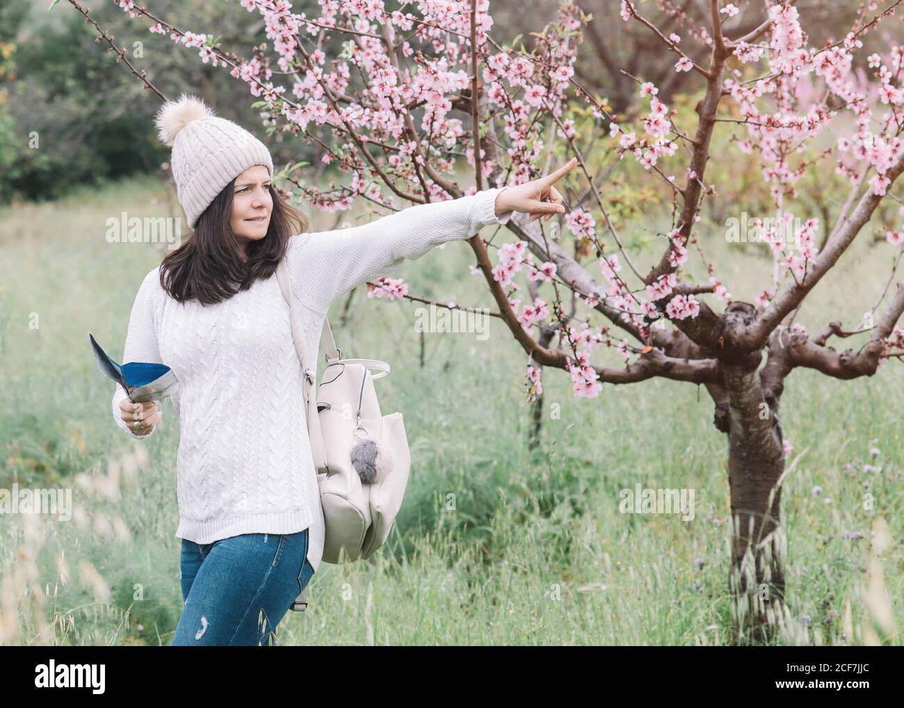 Finger pointing to tree hi-res stock photography and images - Alamy