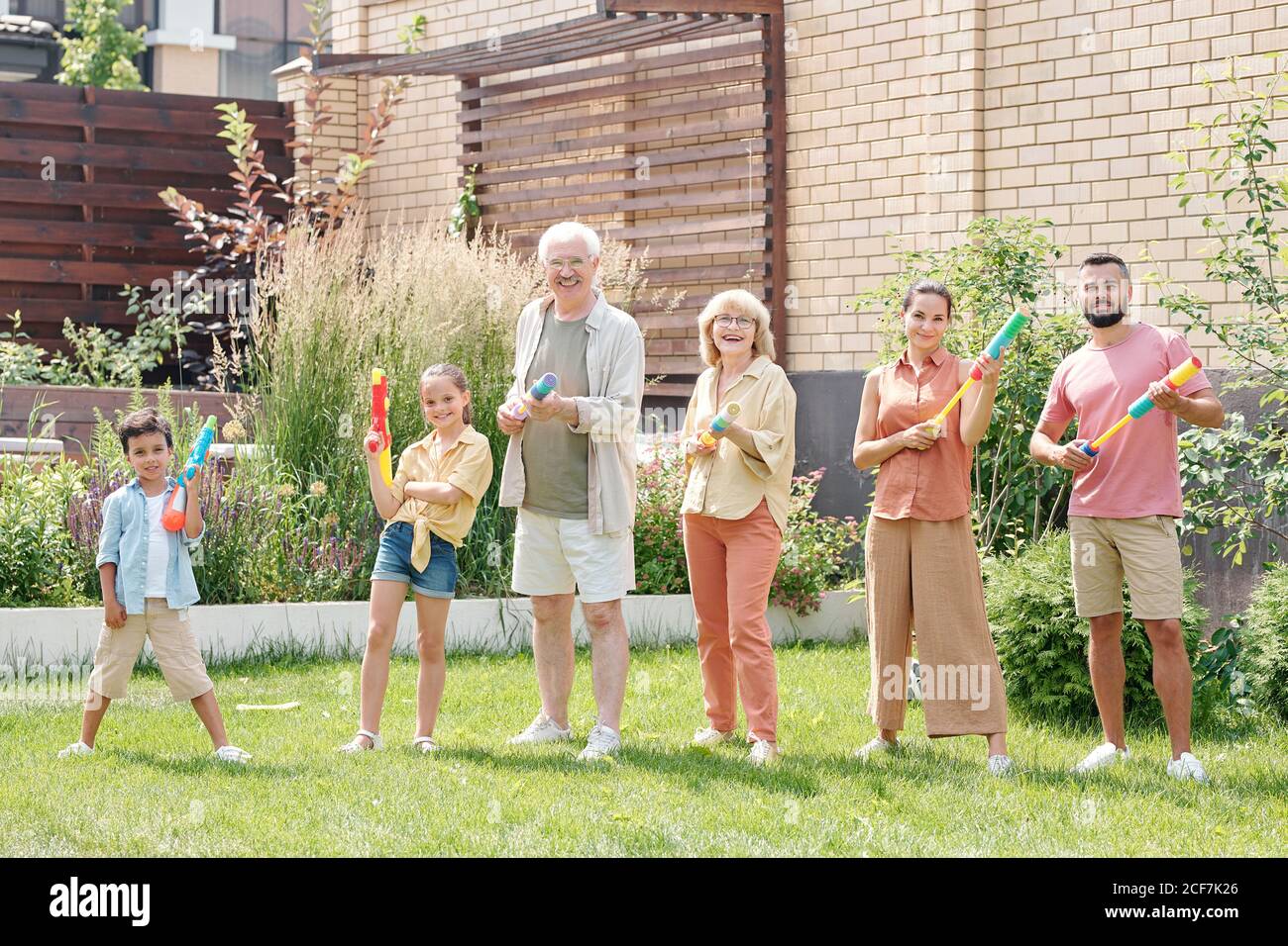 Family members having fun outdoors hi-res stock photography and images ...