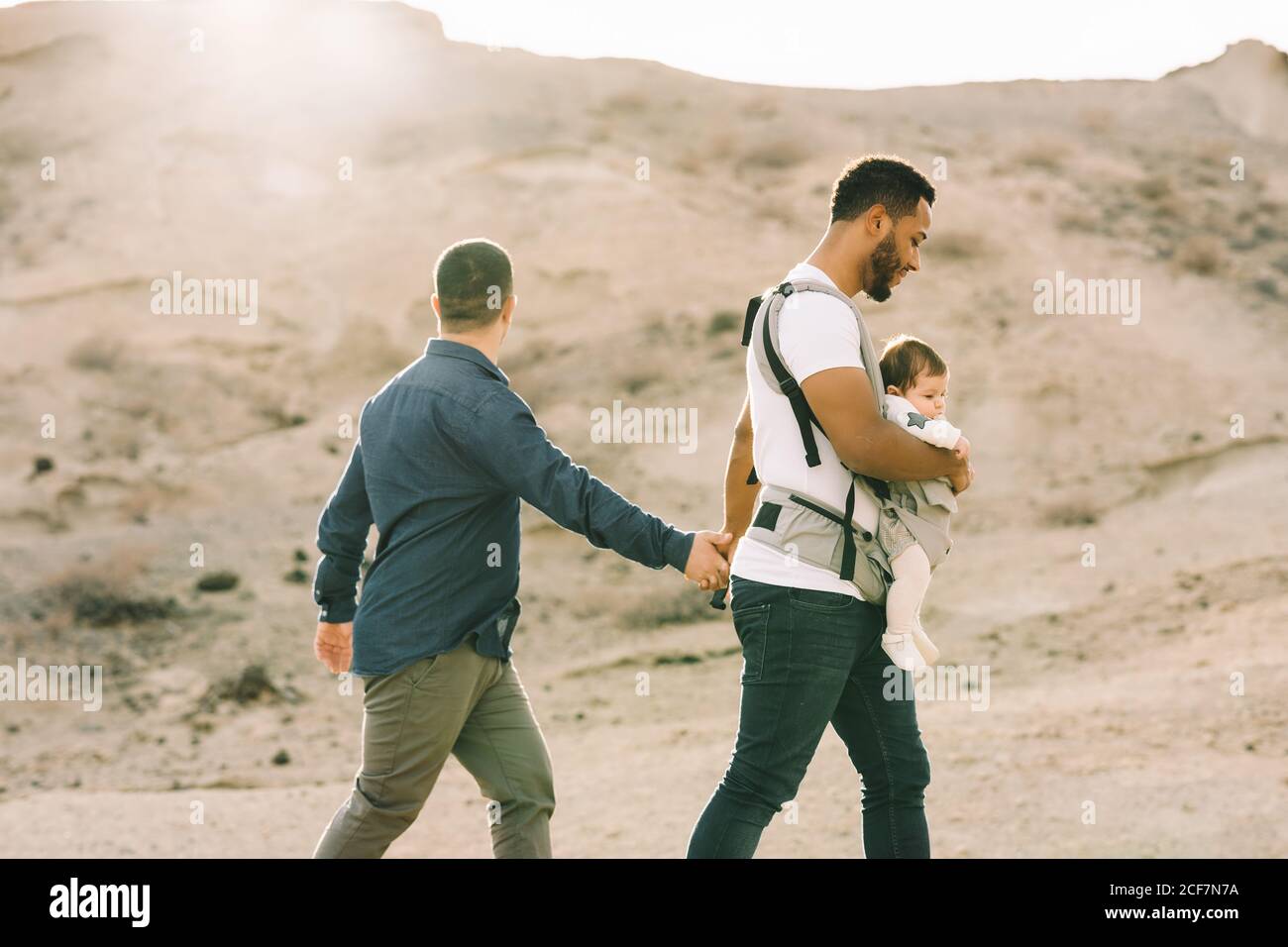 Gay man hand in hand hi-res stock photography and images - Alamy