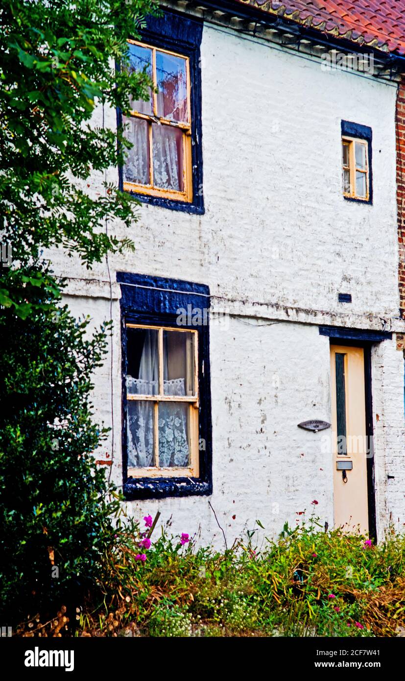 Run down cottage hi-res stock photography and images - Alamy