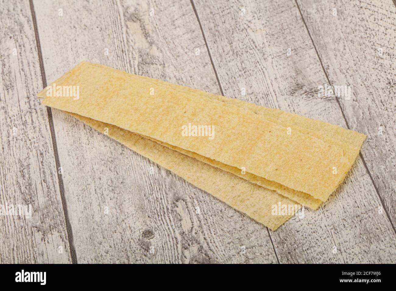 Natural fat and salted potato chips heap Stock Photo - Alamy