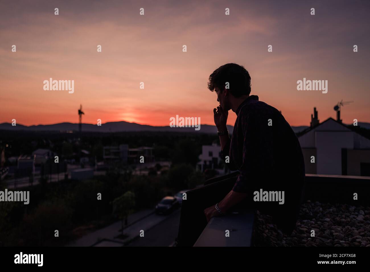 Silhouette man smoking cigarette hi-res stock photography and images ...