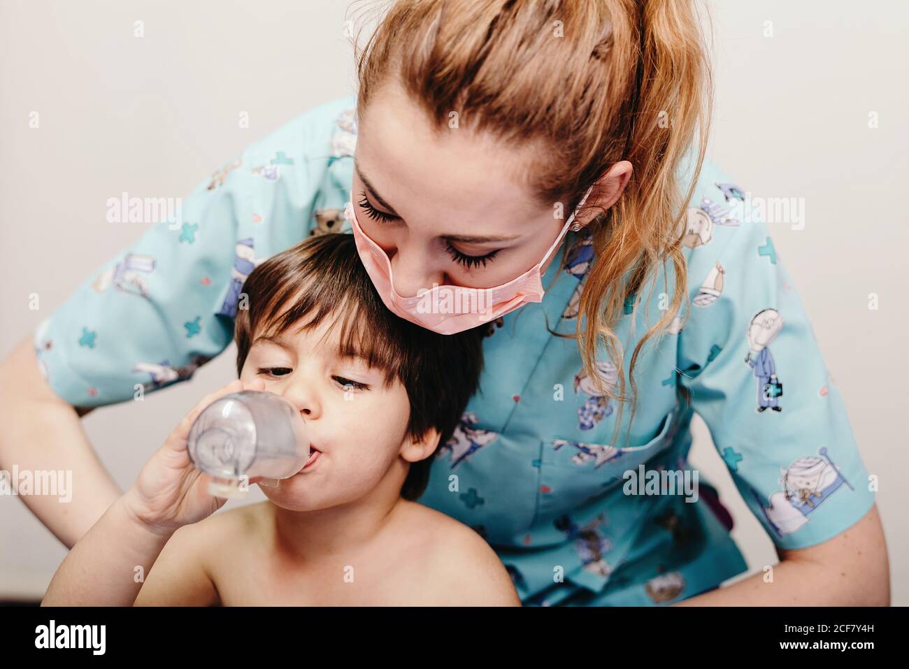 Little kid using inhaler in clinic during check up Stock Photo - Alamy