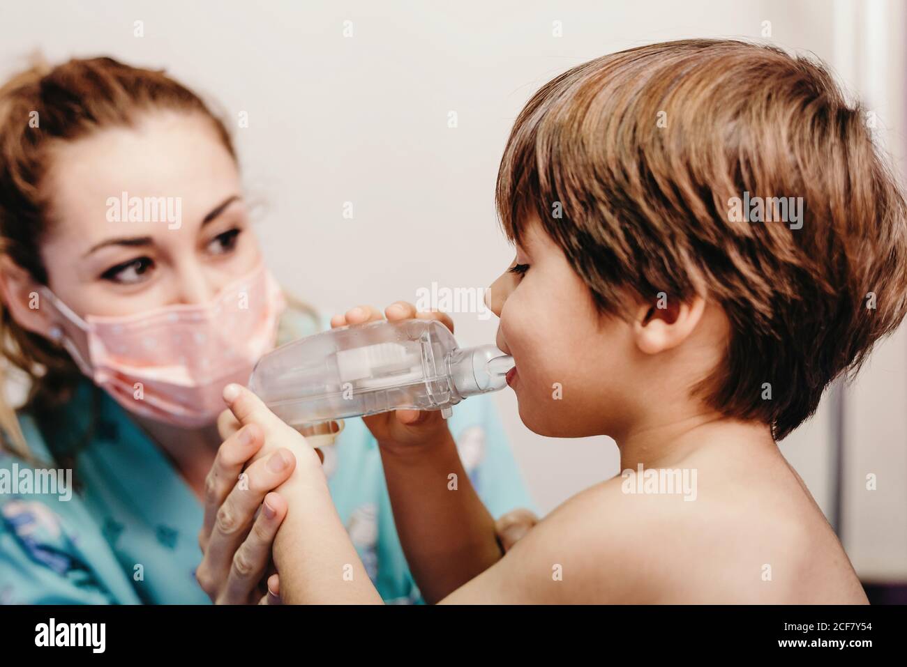 Little kid using inhaler in clinic during check up Stock Photo - Alamy