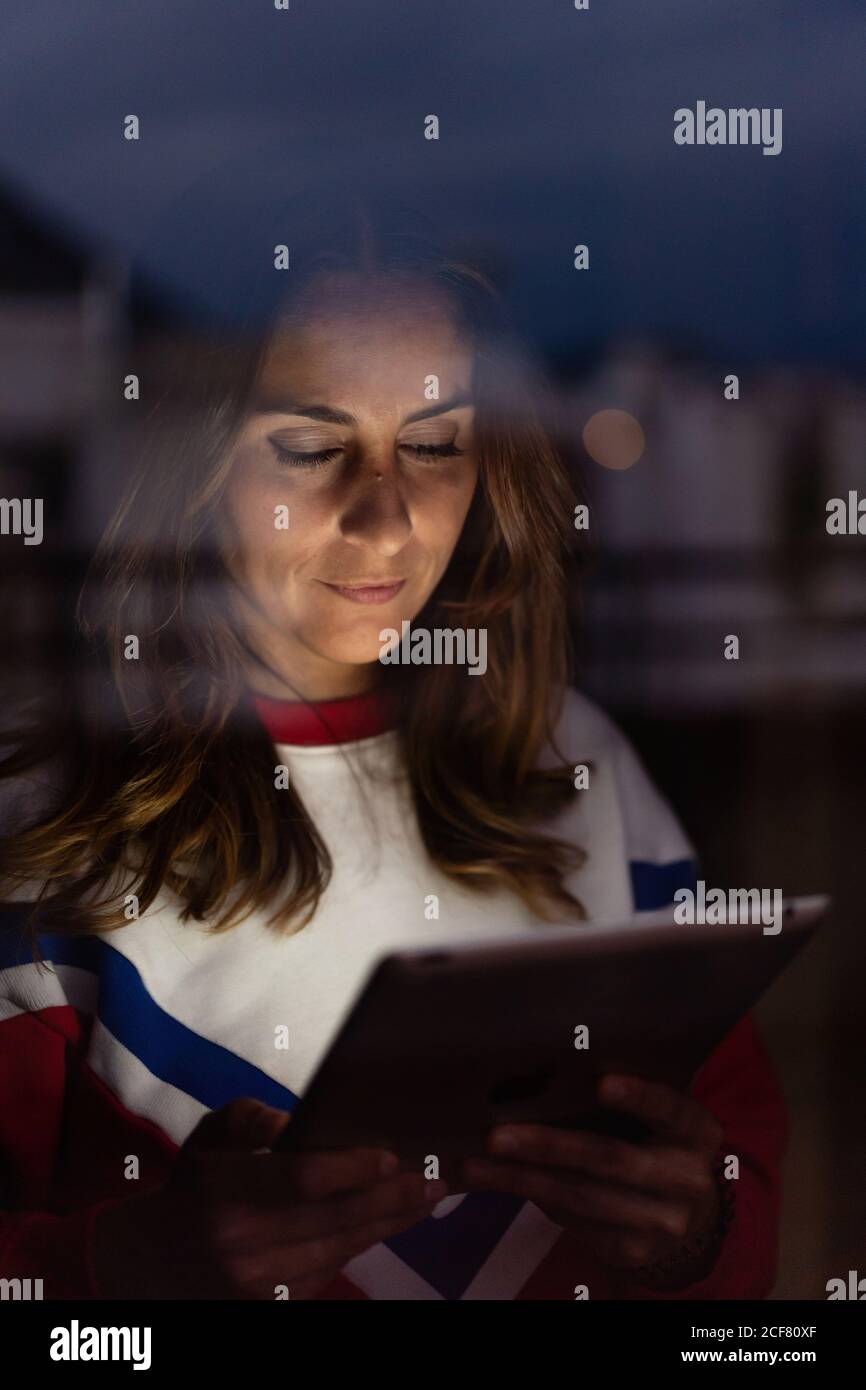 Video call chat via tablet hi-res stock photography and images - Alamy