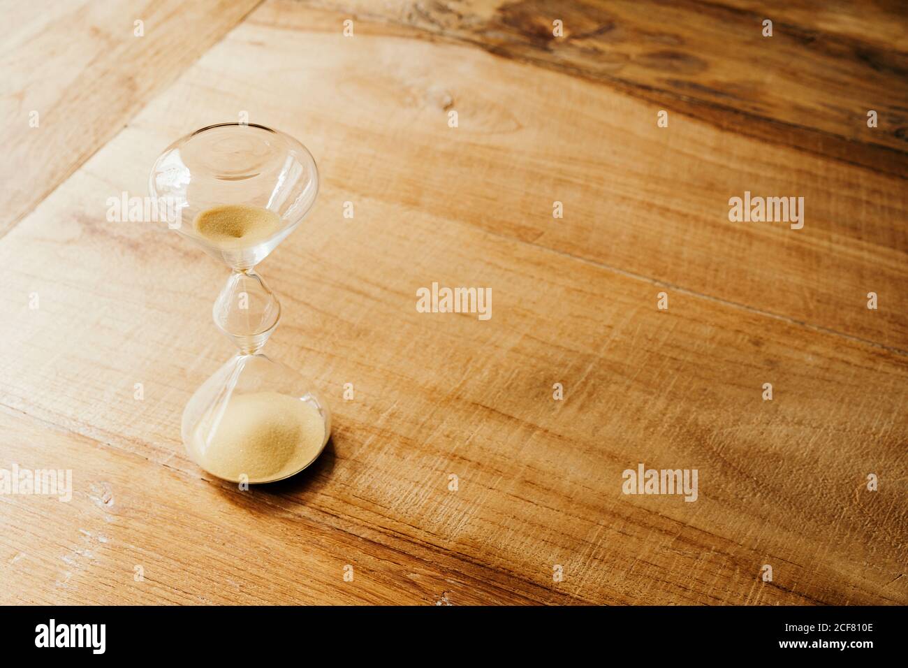 Sand timer table hi-res stock photography and images - Alamy