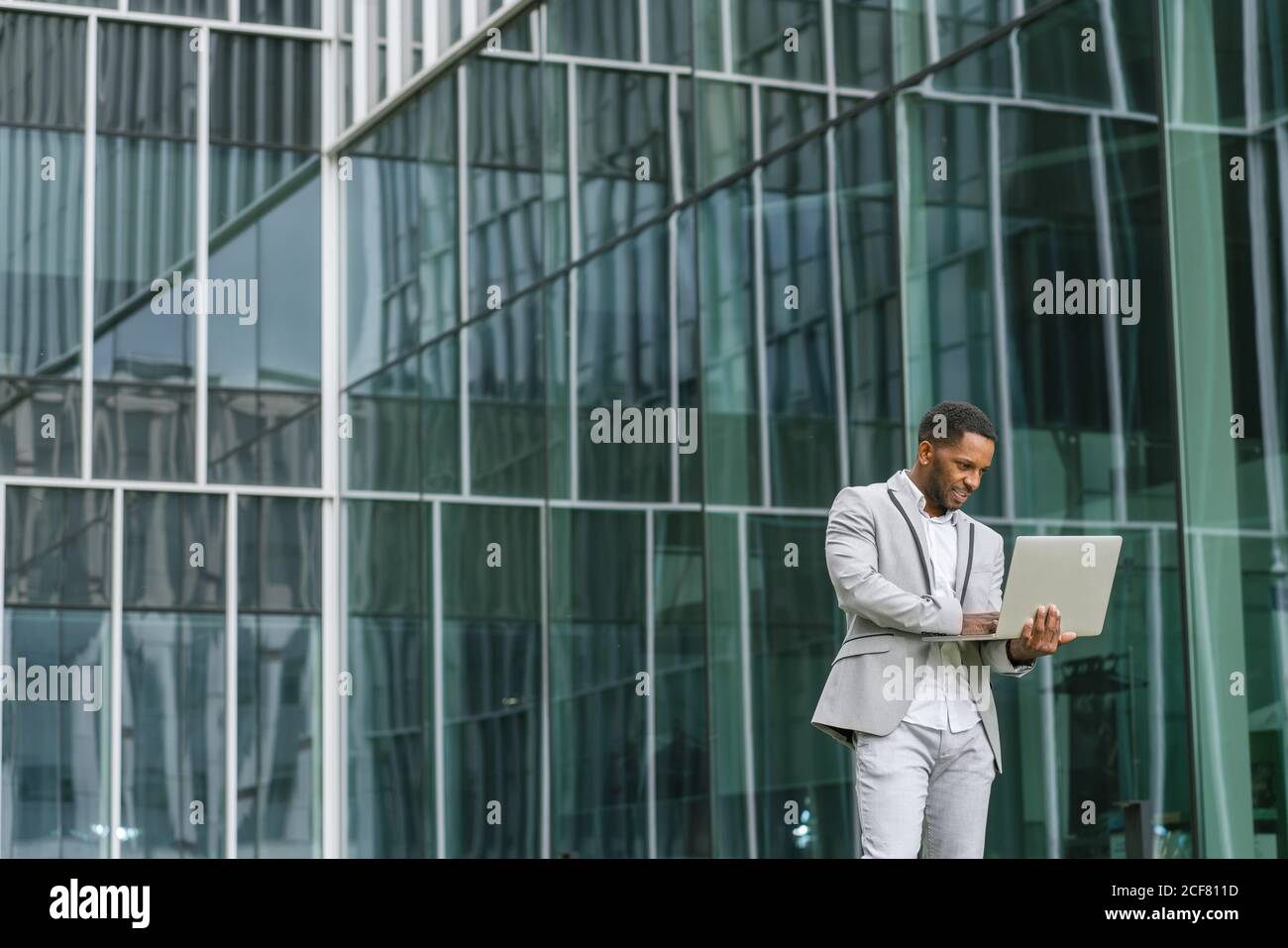 Laptop architecture black man hi-res stock photography and images - Alamy