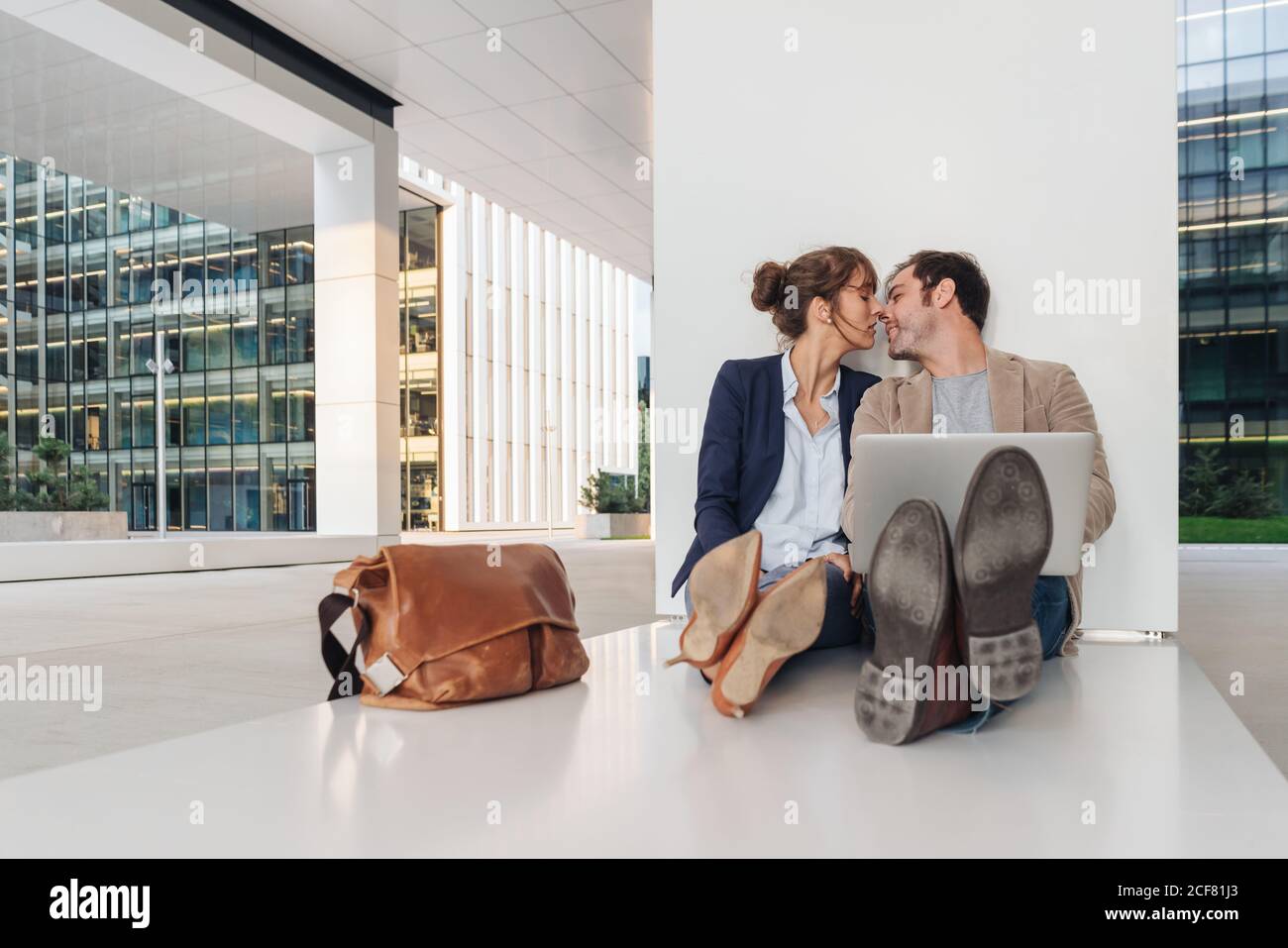 Man kissing computer hi-res stock photography and images - Alamy
