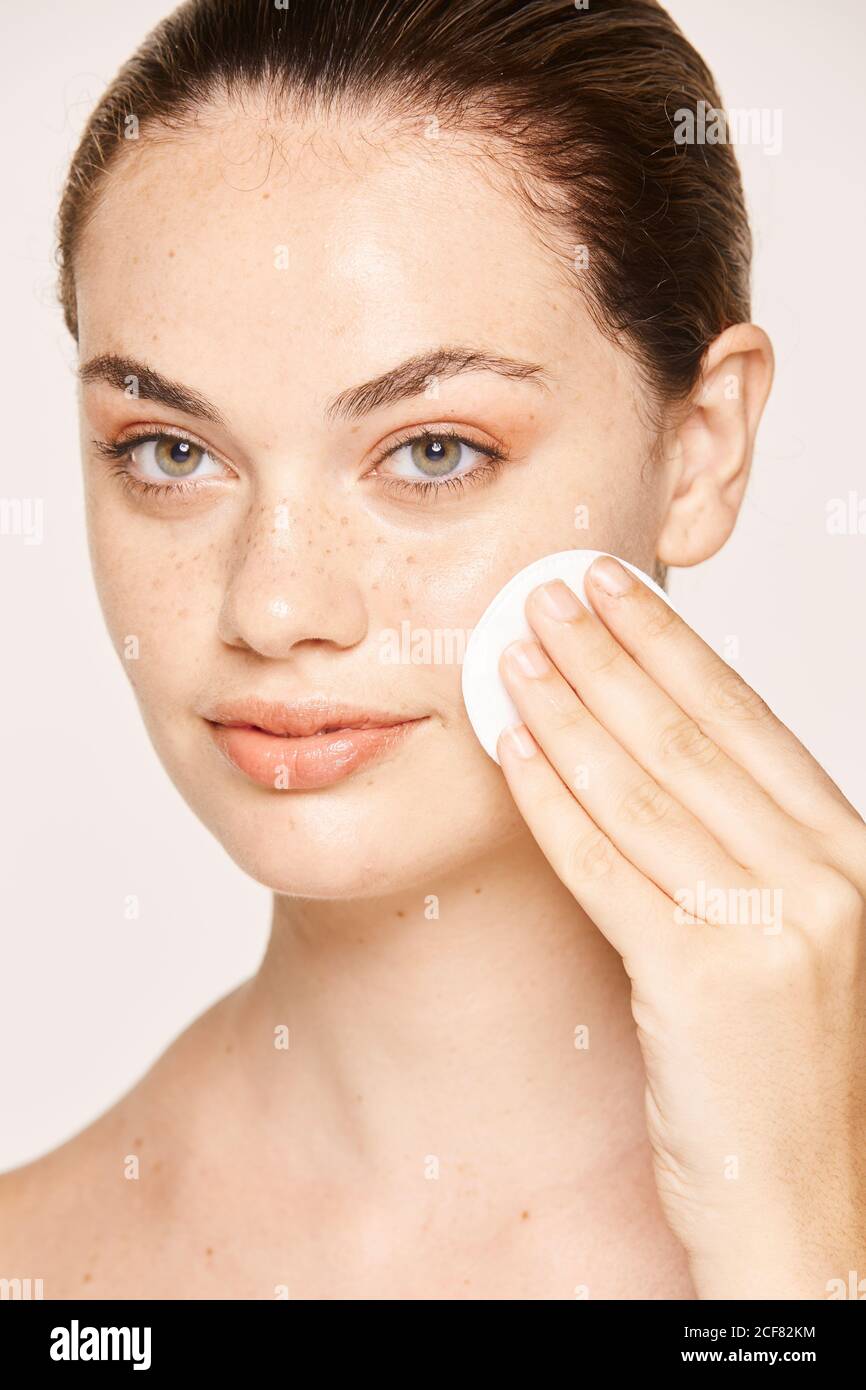 Freckled face hi-res stock photography and images - Alamy