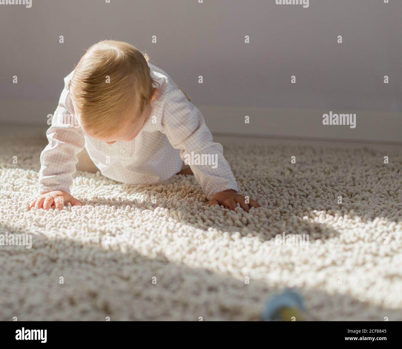 Kid crawling hi-res stock photography and images - Alamy