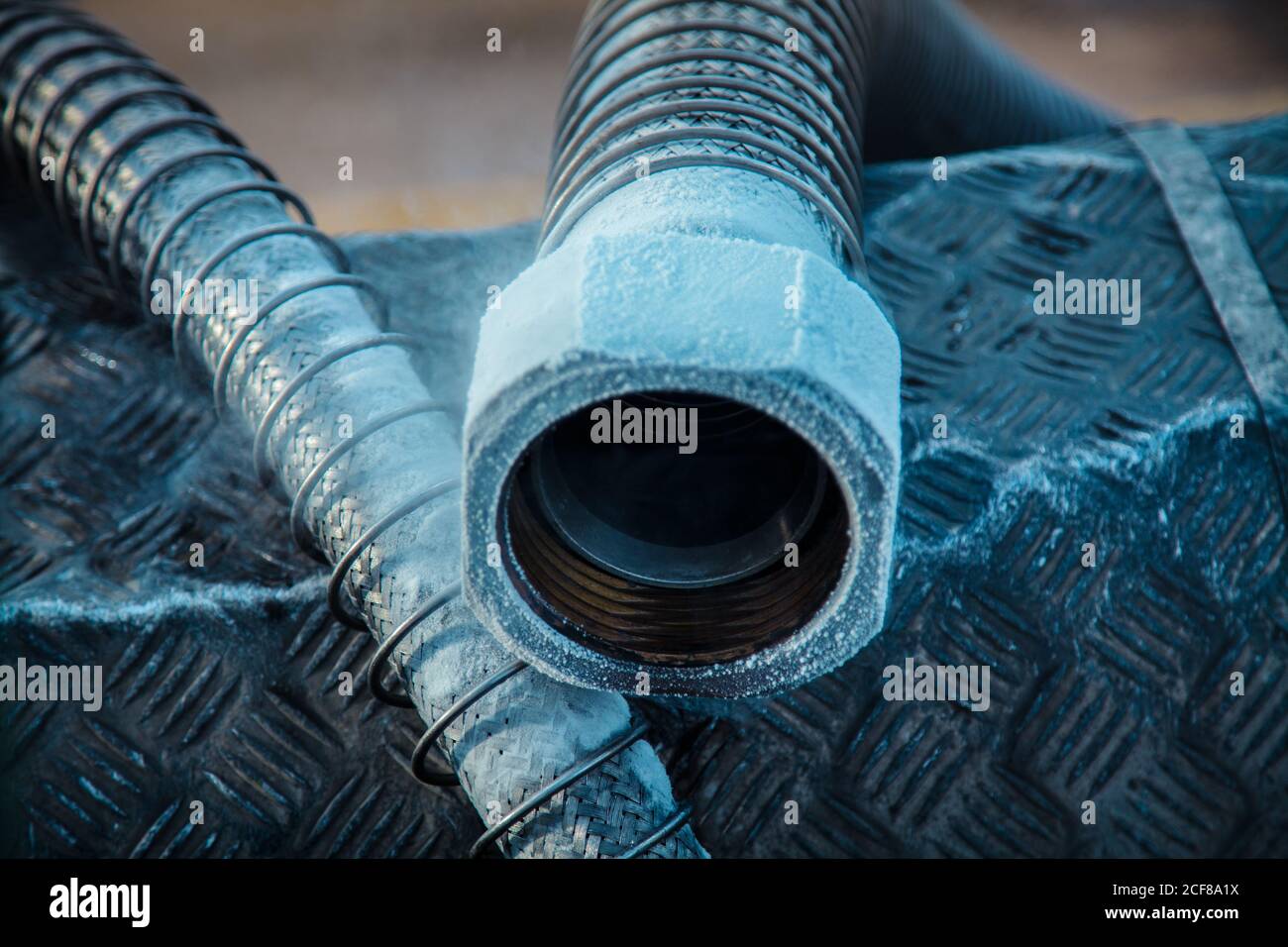 Fitting of pressure hose made of metal braid and protected with ...